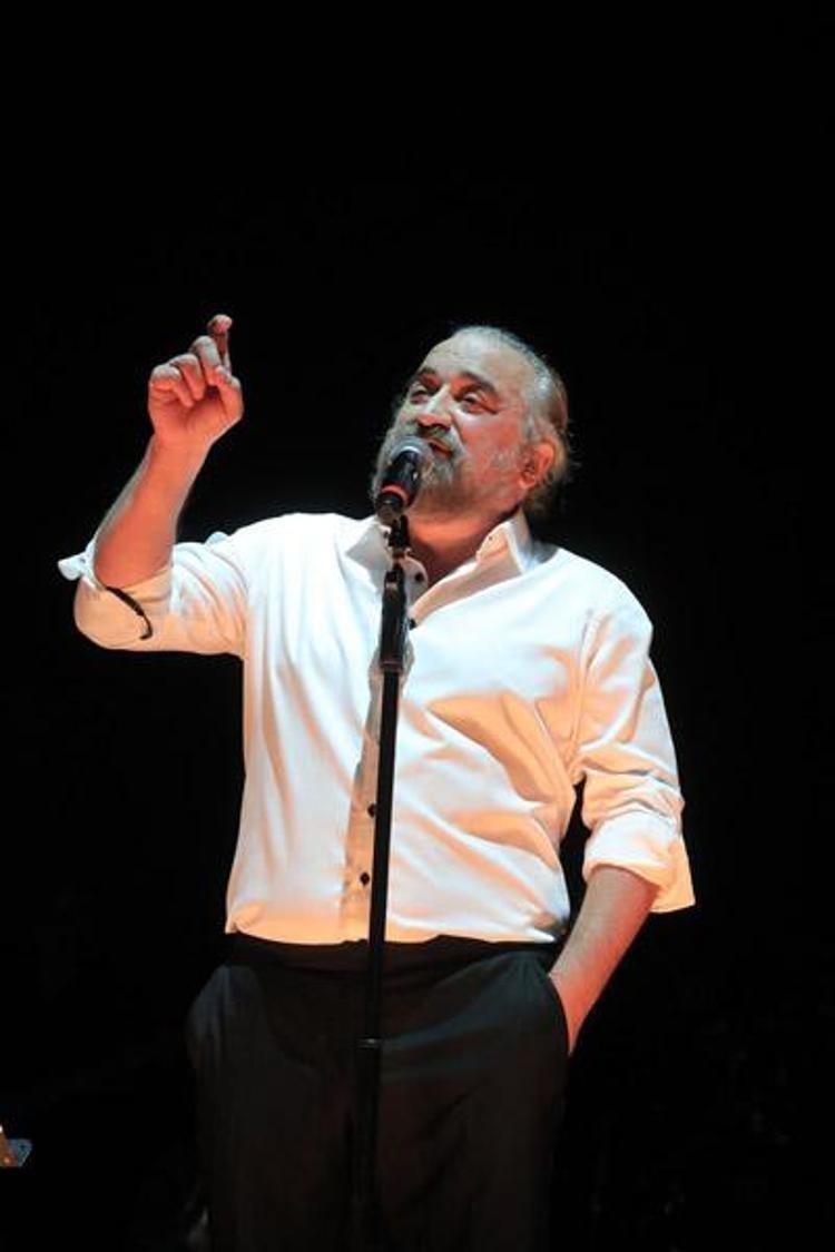 Volkan Konak eşi Selma Konak ile yeniden evlendi! Eşine verdiği sözü ...