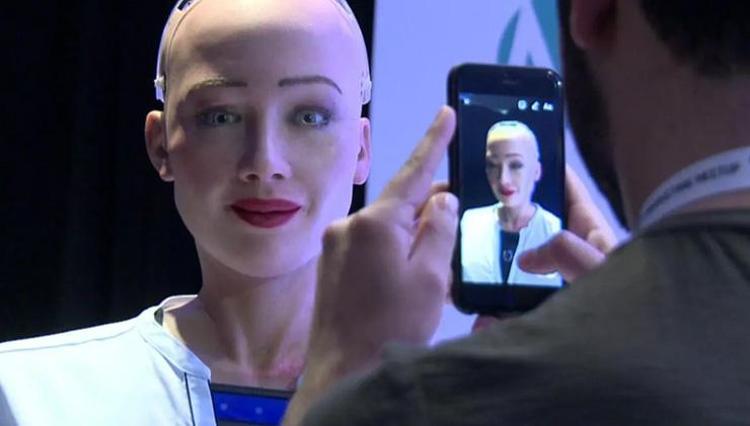Robot Sofia’yı kim yaptı? Yapay zeka Robot Sophia’nın özellikleri ...