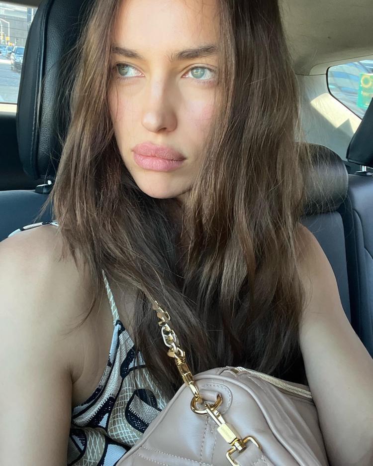 Kayalıklarda üstsüz poz vermişti! Rus model Irina Shayk bu defa ...