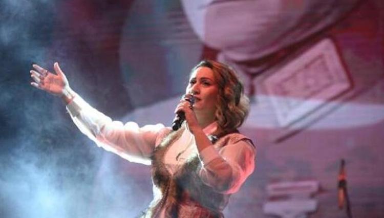 AK Parti kongresinde sahne alan Azerin kimdir, kaç yaşında ve nereli ...