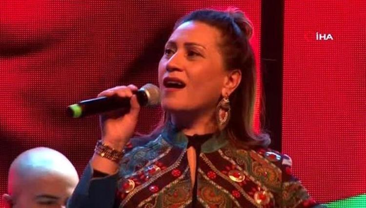 AK Parti kongresinde sahne alan Azerin kimdir, kaç yaşında ve nereli ...