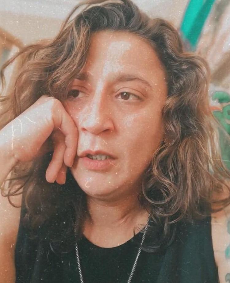 Metin Akpınar’ın kızı olduğu ortaya çıkan Duygu Nebioğlu acı hayat ...