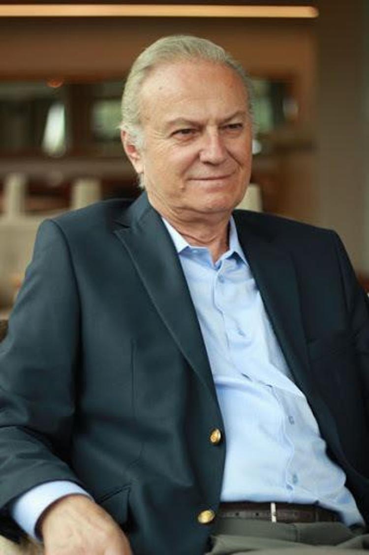 Ediz Hun: Yurt dışında sanatçıya kıymet veriliyor bizim sadece ...