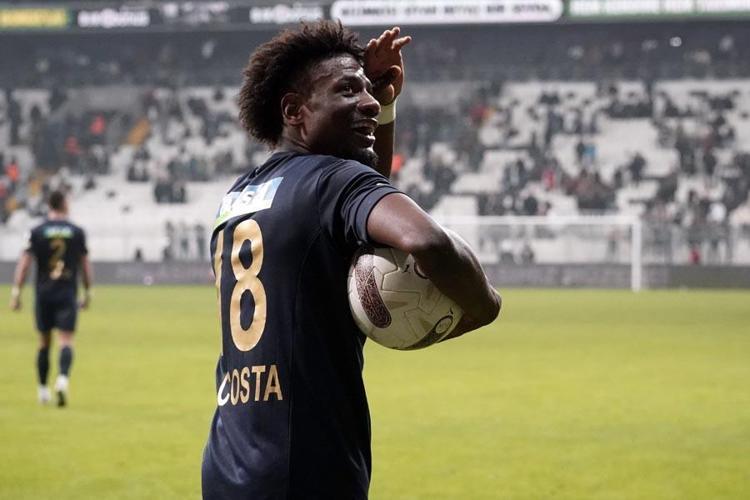 Beşiktaş evinde yine kayıp! Kasımpaşa 3 puanı 3 golle aldı