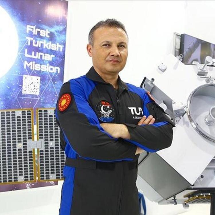 Hülya Avşar Astronot Alper Gezeravcı'ya seslendi - Son Dakika Magazin ...
