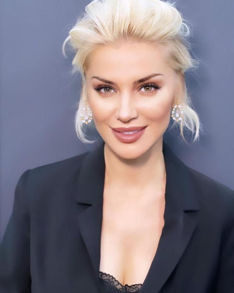 Kim der ki 50 yaşında! Son haliyle Hadise’ye benzetilen ünlü sunucu ...