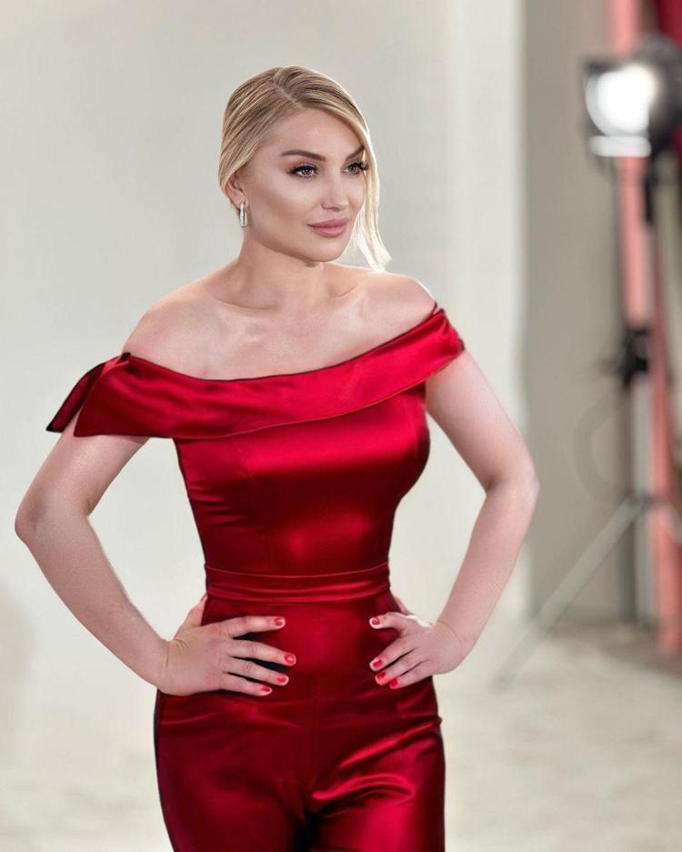 Kim der ki 50 yaşında! Son haliyle Hadise’ye benzetilen ünlü sunucu ...