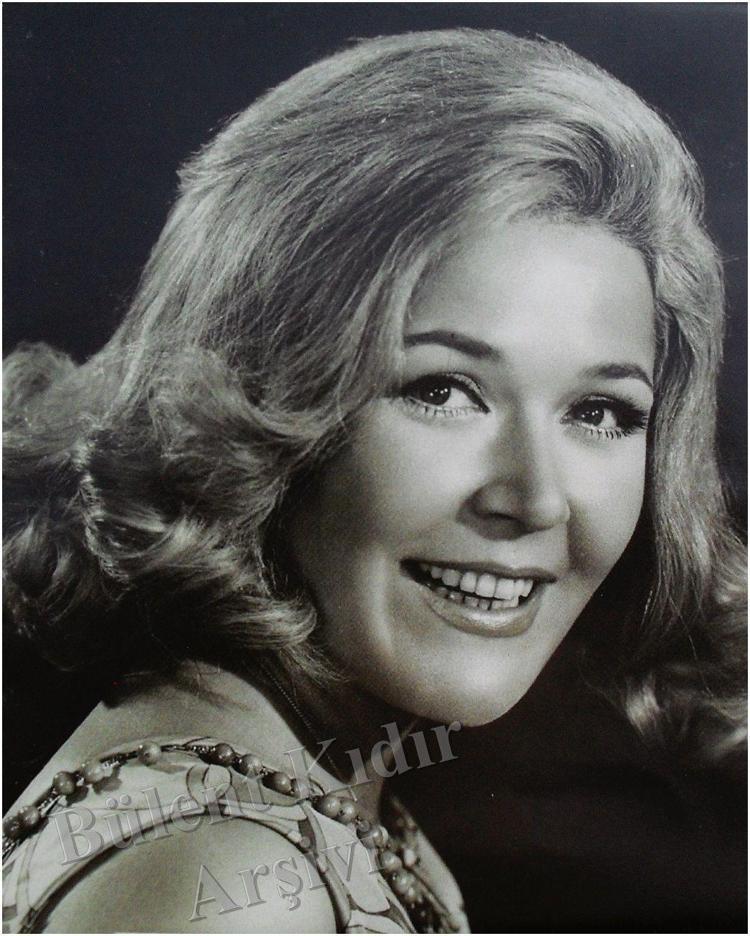 Nesrin Sipahi kaç yaşında ve neden öldü, hastalığı neydi? Türk Sanat ...