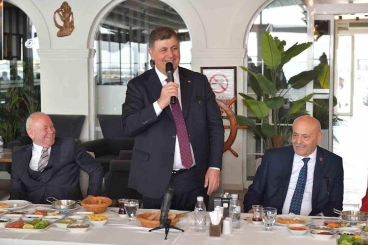 Cemil Tugay kimdir, kaç yaşında ve nereli? CHP İzmir Büyükşehir ...