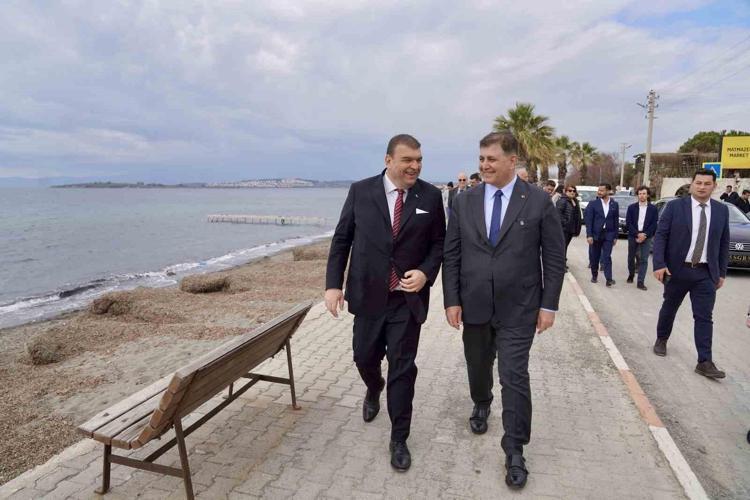 Cemil Tugay kimdir, kaç yaşında ve nereli? CHP İzmir Büyükşehir ...