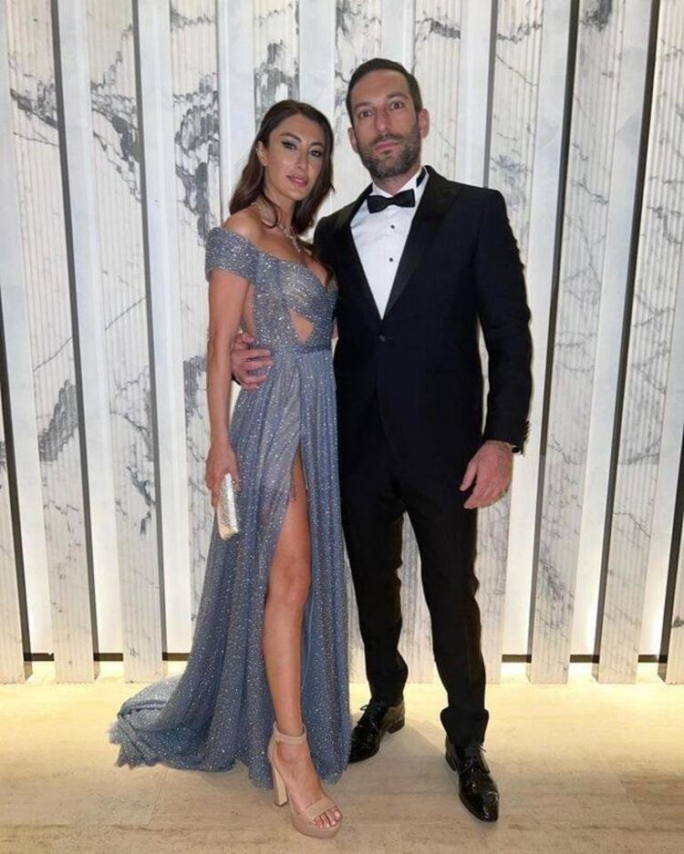 Merve Oflaz'dan peş peşe bikinili pozlar! 'Tuzlu su, kıvırcık saç ve ...