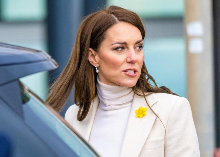 Kate Middleton kanser olduğunu açıklamıştı! 'Size en kötünün geride ...