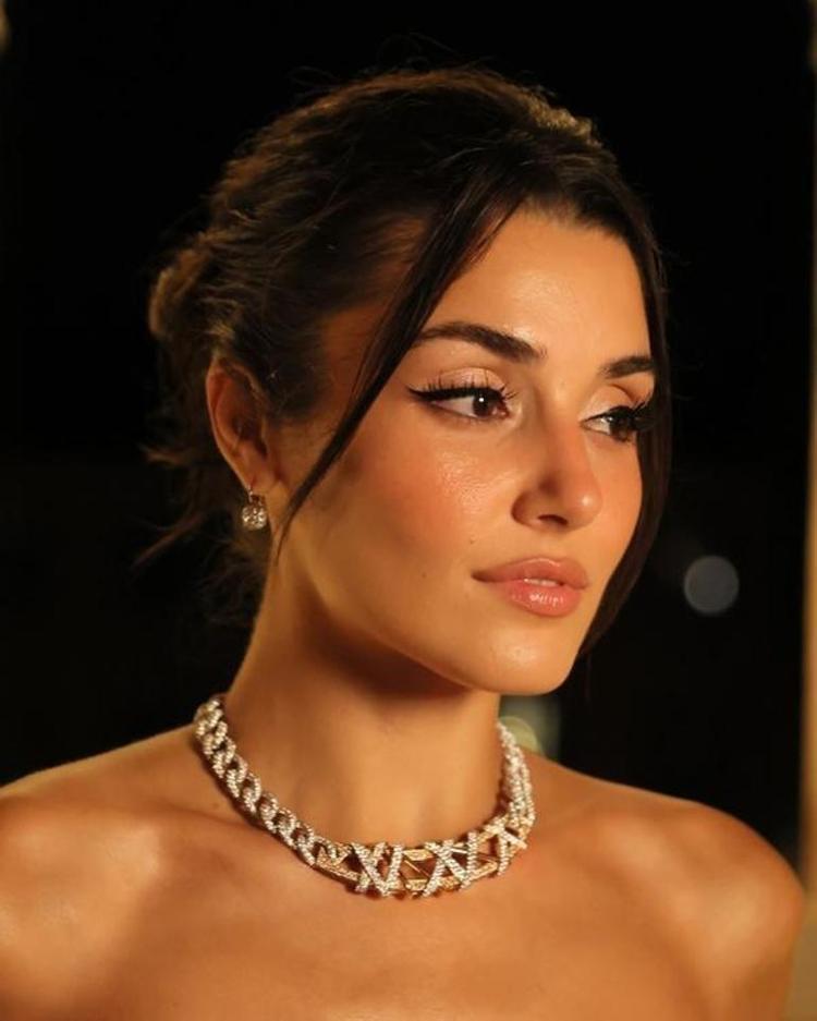 Venedik Film Festivali'ne katılan Hande Erçel kendine hayran bıraktı ...