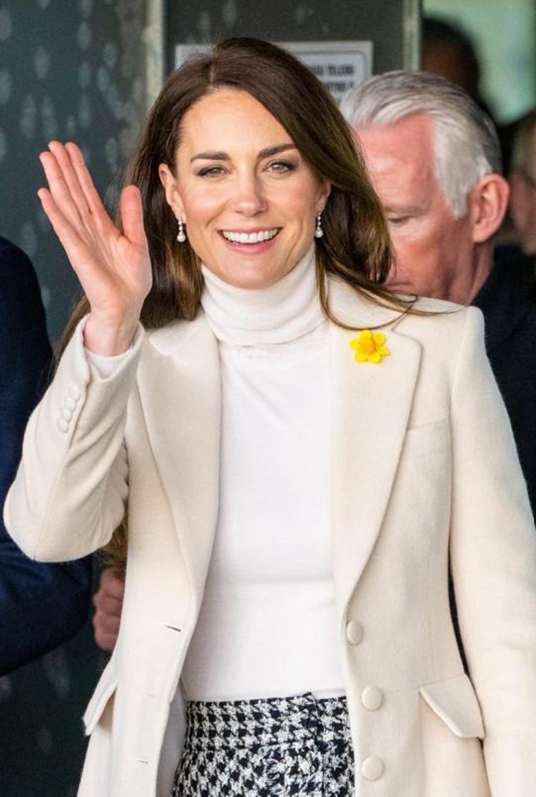 Kanserle mücadele eden Galler Prensesi Kate Middleton'ın tedavisinin ...