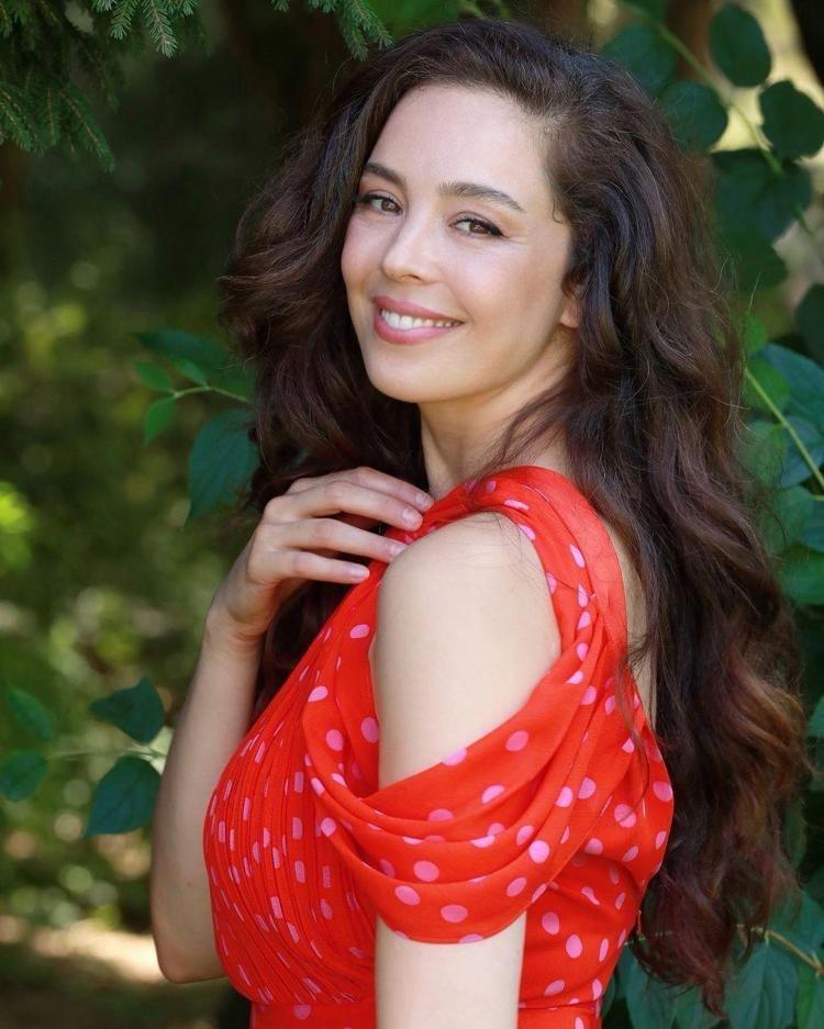 Azra Akın: Anne mutluysa çocuğu da mutlu - Son Dakika Magazin Haberleri