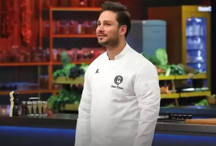 MasterChef'te talihsiz kaza: Erim'in boynuna yağ sıçradı! - Magazin ...