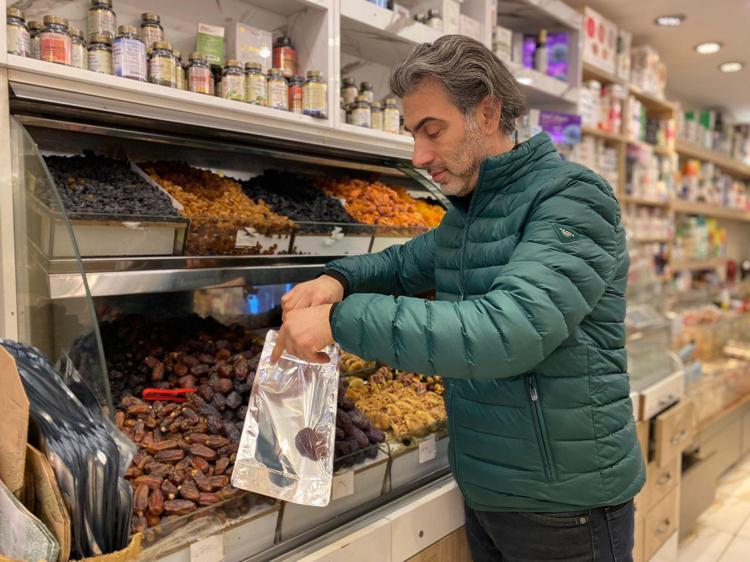 20 yıllık aktardan grip ilacı tarifi! Takır takır öksürüğün kökünü ...