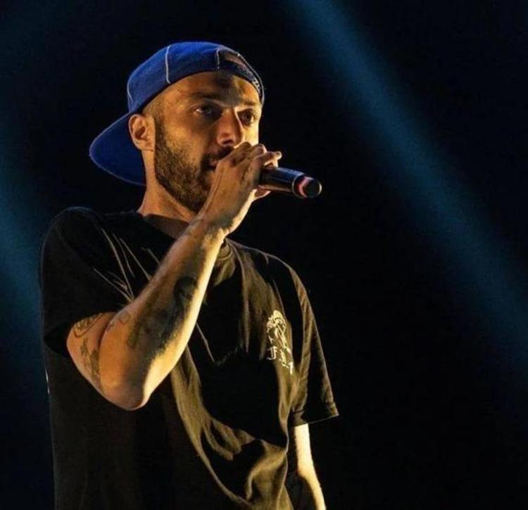 Canlı yayında babasına şiddet uygulayan 'Sansar Salvo' gözaltına alındı ...