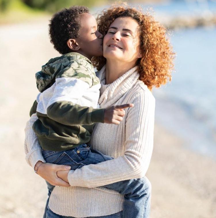 Esra Akkaya’nın oğlu Can Alex büyüdü! Gözlerden uzakta koca delikanlı ...