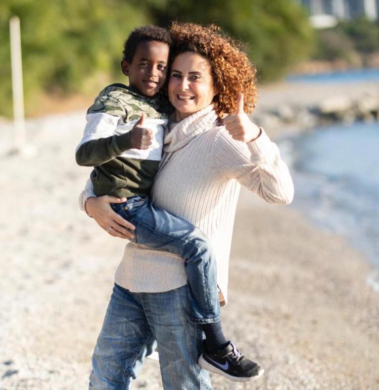 Esra Akkaya’nın oğlu Can Alex büyüdü! Gözlerden uzakta koca delikanlı ...