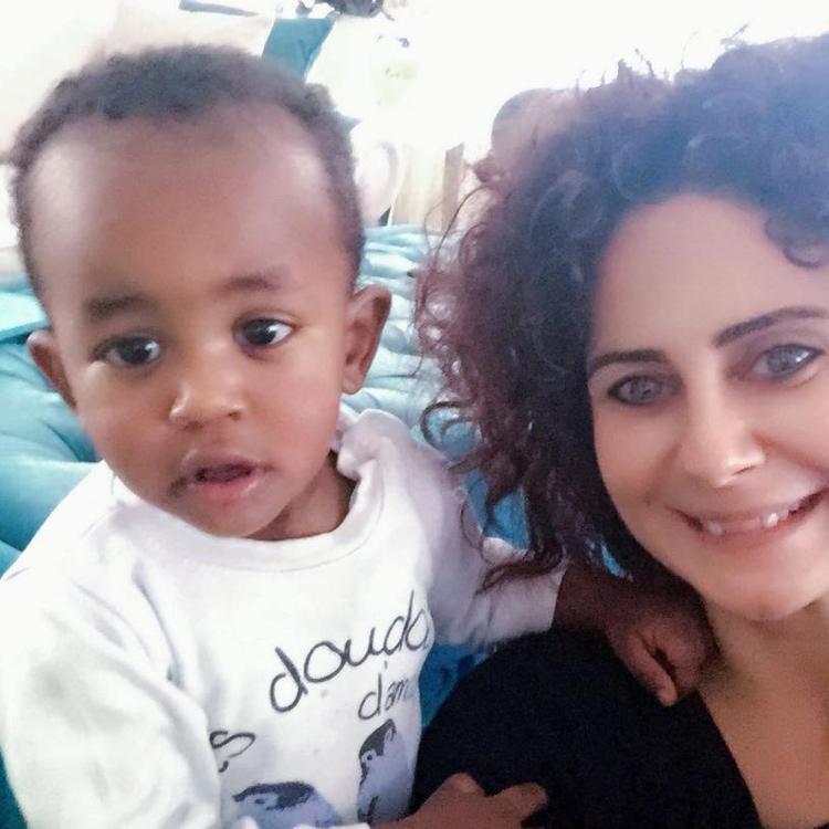 Esra Akkaya’nın oğlu Can Alex büyüdü! Gözlerden uzakta koca delikanlı ...