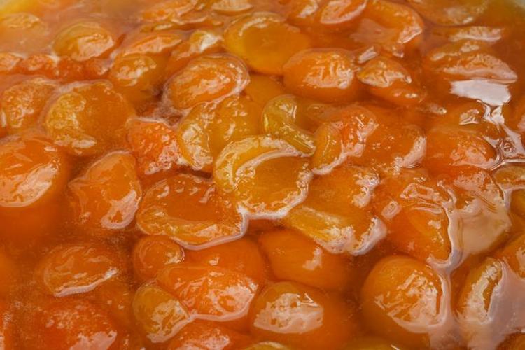 Bağırsakları makine gibi çalıştırıyor! İçine limon sıkıp sabah aç karna ...