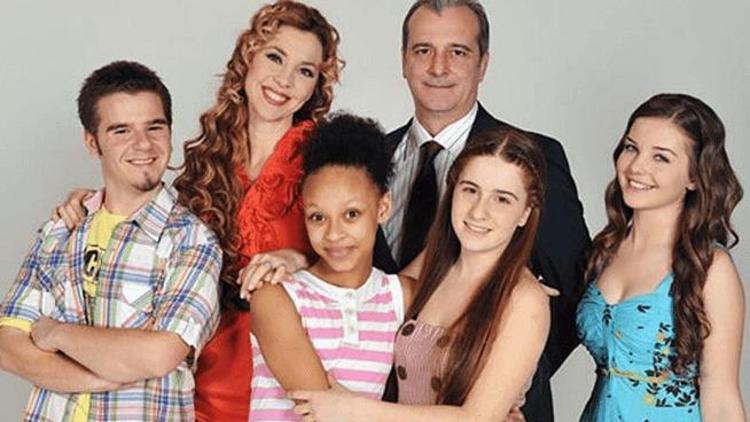 Sihirli Annem’in kızları Zeynep Özkaya, Gizem Güven ve Jennifer Boyner ...