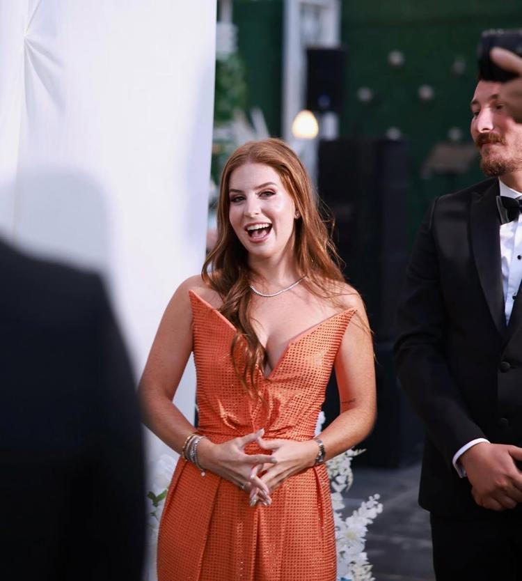Sihirli Annem'in Çilek'i Zeynep Özkaya evleniyor! Bekarlığa veda ...