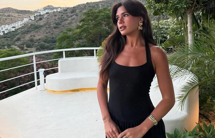 Sibil Çetinkaya, göğüsleriyle ilgili yorumlara tepki gösterdi! 'Ayıp ya ...