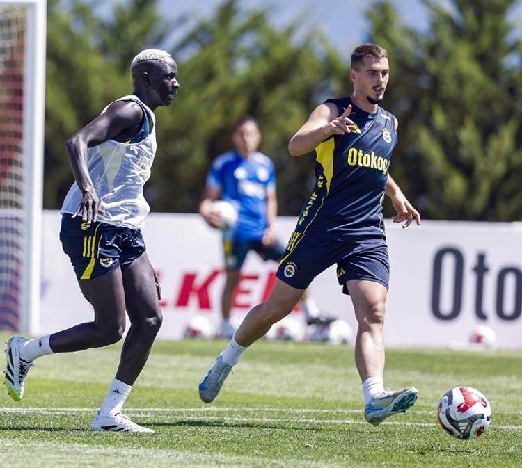 Mourinho meydan okudu Jhon Duran fırtına gibi esti! Kanarya'da Hakan ...
