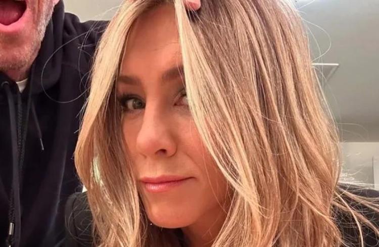 Jennifer Anniston yeni sevgilisi için kesenin ağzını açtı! 'Bırak biraz ...