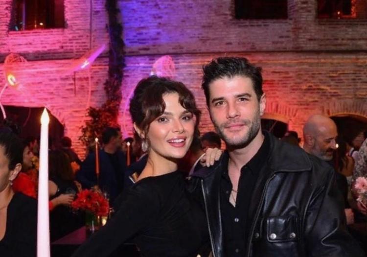 Aşkları dolu dizgin! Sinem Ünsal ve Berk Cankat'tan romantik pozlar ...