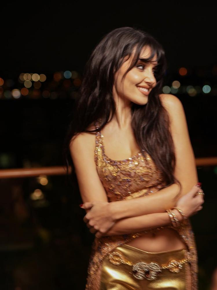 Hande Erçel’in davet kombini olay oldu! Demet Akalın’dan çok ...