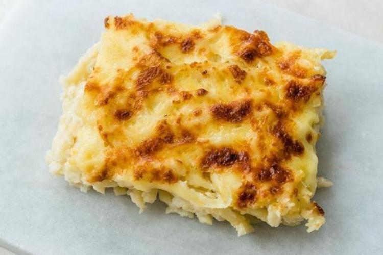 Yufka haşlama derdine son: Şipşak hazırlanan makarnalı su böreği tarifi ...