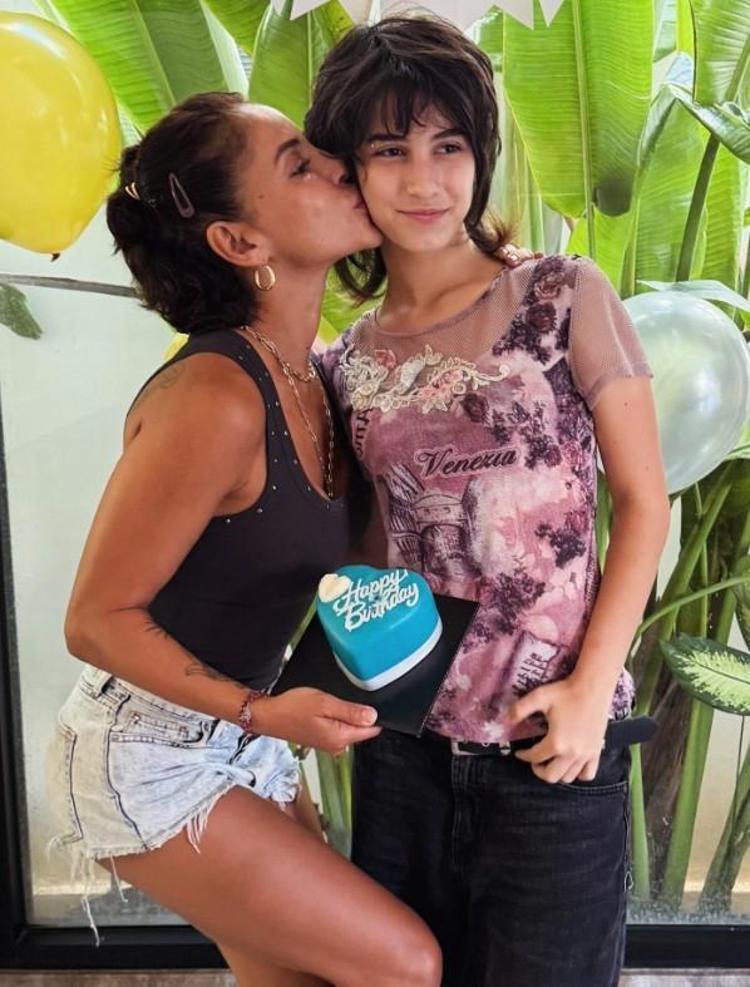 Irmak Ünal'dan kızı Kayla'ya duygusal kutlama: 'Benim küçük kozmik ...