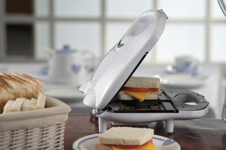 Kaşarı uzayıp giden, dışı nar gibi kızaran tost! Kimsenin bilmediği bir ...