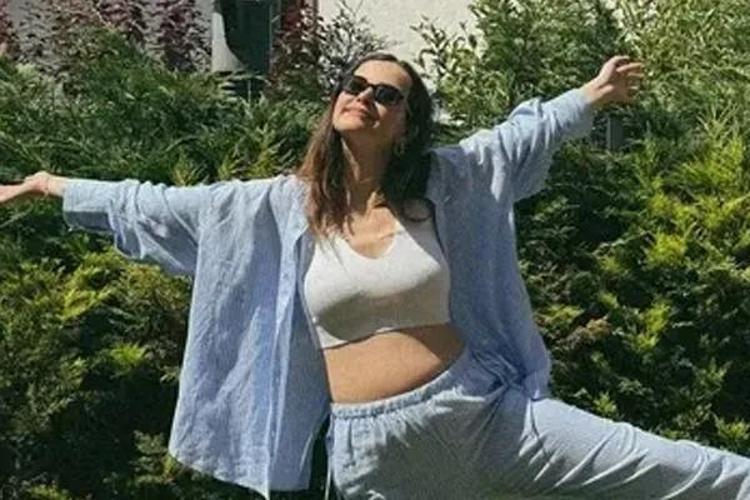 İrem Helvacıoğlu kızını öpücüklere boğduğu anları paylaştı - Son Dakika ...