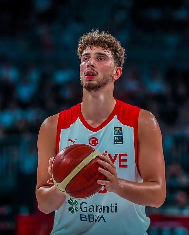 NBA yıldızı Alperen Şengün’ün 5 yıllık aşkında kriz patlak verdi ...