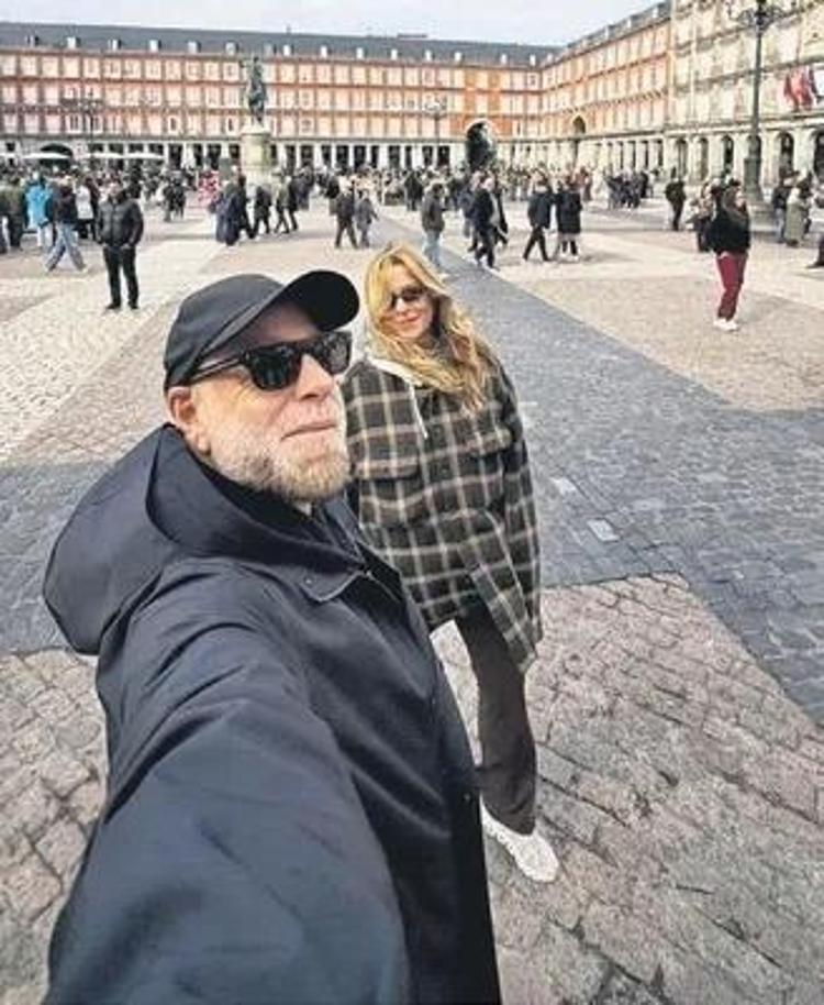 Erol Özmandıracı ve Elif Akbaş apar topar evlenmişlerdi! Sebebi bebek ...