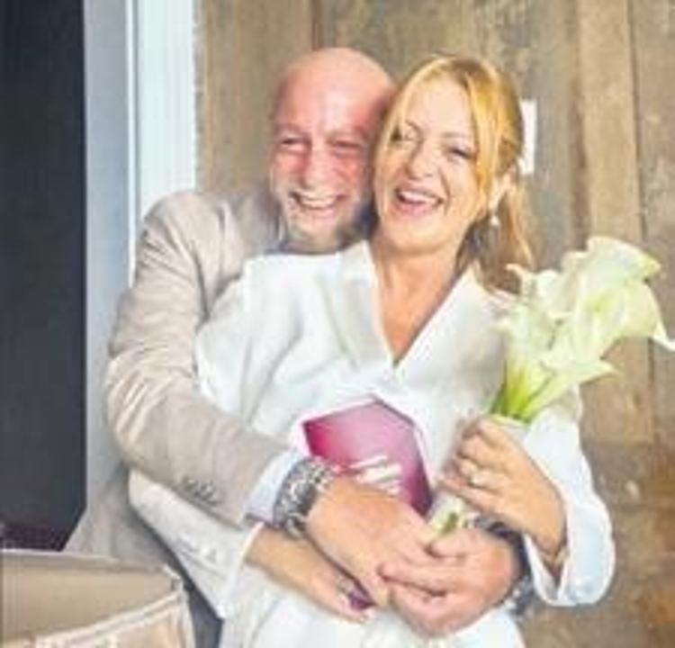 Erol Özmandıracı ve Elif Akbaş apar topar evlenmişlerdi! Sebebi bebek ...