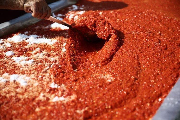 Dünyanın en kolay salça tarifi! 'Ben yapamam' diyen kimse çıkmıyor ...