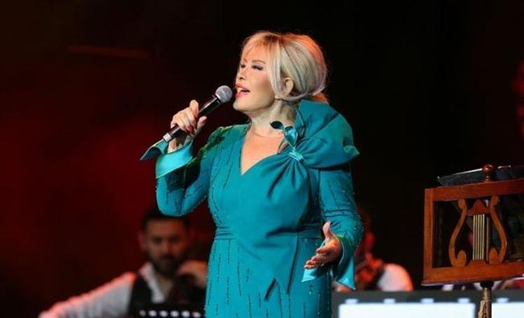 Konserlerini iptal eden Emel Sayın’dan üzen haber! - Son Dakika Magazin ...