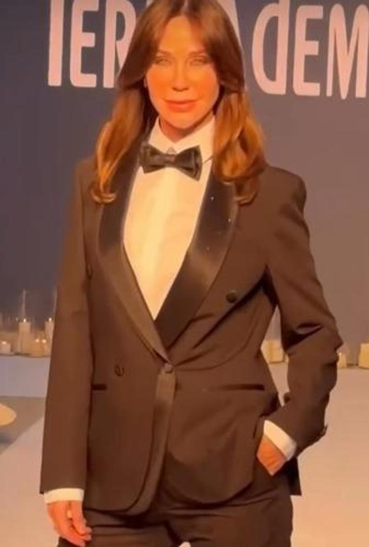 Demet Şener'den maskülen şıklık! 'Kıyafet bana güç hissettiriyor' - Son ...